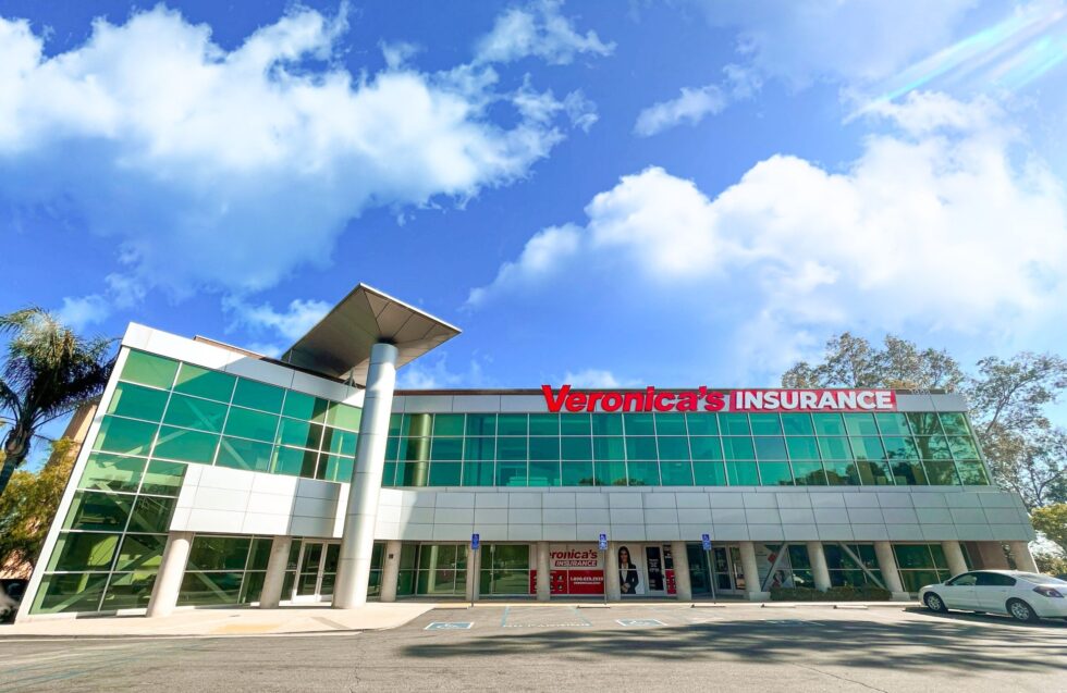 Quienes Somos - Veronica's Insurance | Seguro de Auto | Aseguranzas